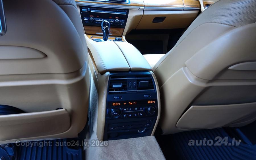 Blue BMW 7 Series 2013 in Tallinn, with an engine capacity of 4.40 L and mileage of 180 thousand km for 17000 €, photo 9 on AUTOMOTO.COM.LV