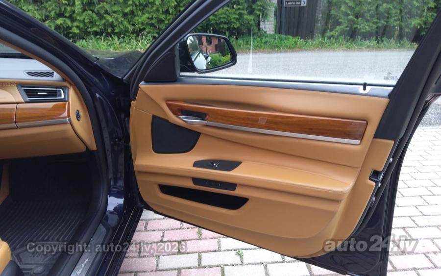 Blue BMW 7 Series 2013 in Tallinn, with an engine capacity of 4.40 L and mileage of 180 thousand km for 17000 €, photo 13 on AUTOMOTO.COM.LV