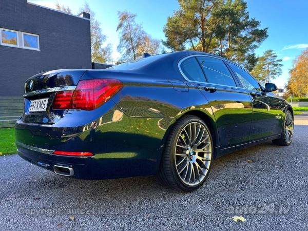 Zils BMW 7 Series 2014 Tallina, ar dzinēja tilpumu 3.00 L un nobraukumu 315 tūkst. km par 17200 €, foto 5 vietnē AUTOMOTO.COM.LV