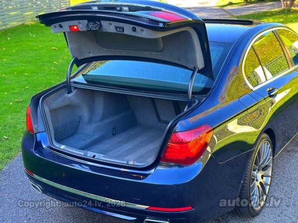 Zils BMW 7 Series 2014 Tallina, ar dzinēja tilpumu 3.00 L un nobraukumu 315 tūkst. km par 17200 €, foto 9 vietnē AUTOMOTO.COM.LV