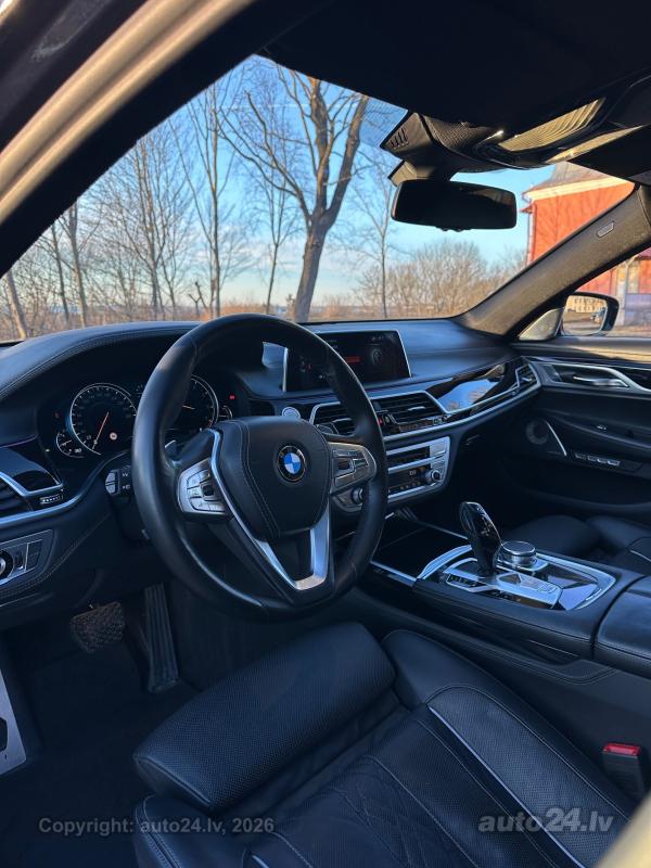 Blue BMW 7 Series 2017 in Tallinn, with an engine capacity of 4.40 L and mileage of 125 thousand km for 39950 €, photo 8 on AUTOMOTO.COM.LV