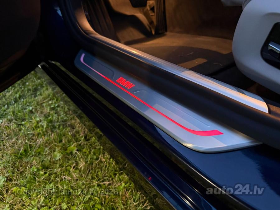 Zils BMW 7 Series 2020 Tallina, ar dzinēja tilpumu 3.00 L un nobraukumu 183 tūkst. km par 45500 €, foto 17 vietnē AUTOMOTO.COM.LV