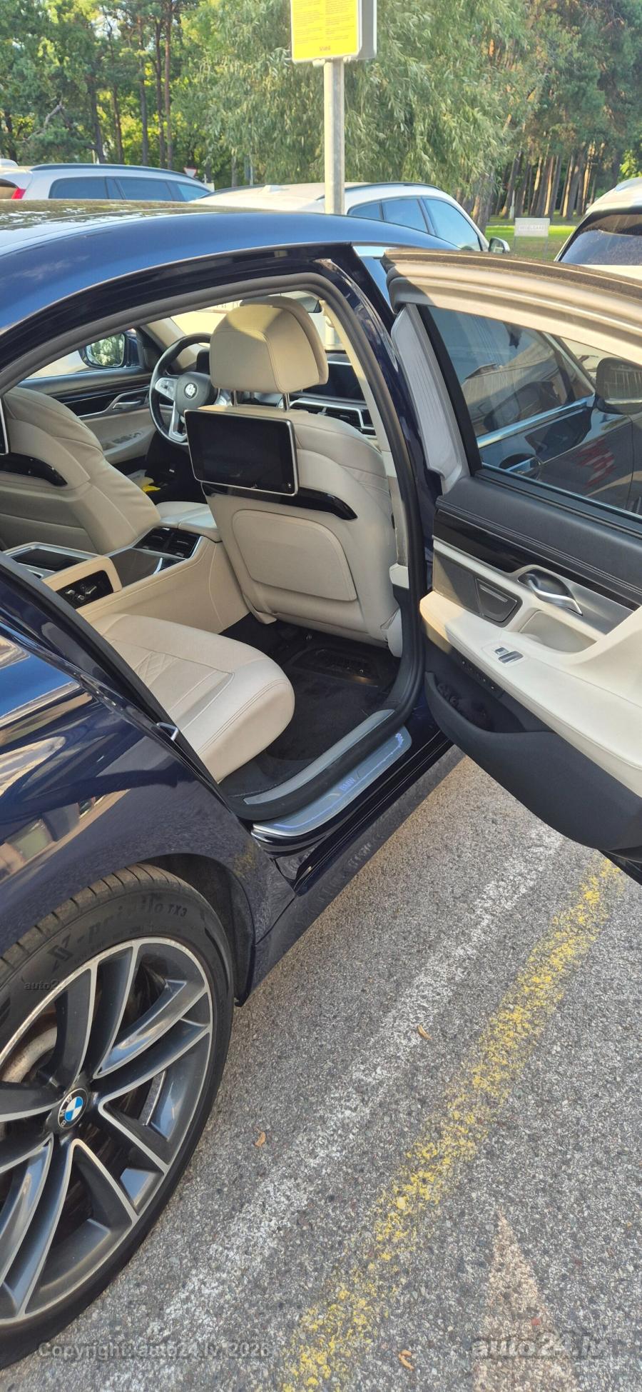 Zils BMW 7 Series 2020 Tallina, ar dzinēja tilpumu 3.00 L un nobraukumu 183 tūkst. km par 45500 €, foto 26 vietnē AUTOMOTO.COM.LV