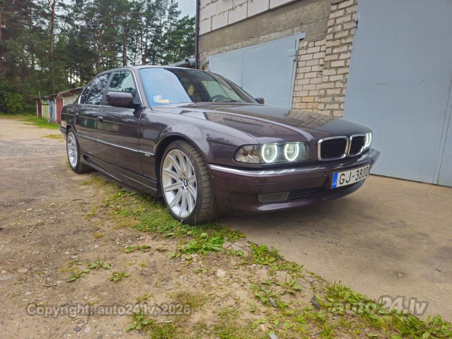 Brūns BMW 7 Series 1995 Rīga, ar dzinēja tilpumu 4.00 L un nobraukumu 650 tūkst. km par 5500 €, foto 1 vietnē AUTOMOTO.COM.LV