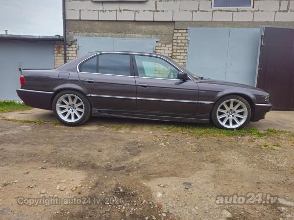 Brown BMW 7 Series 1995 in Riga, with an engine capacity of 4.00 L and mileage of 650 thousand km for 5500 €, photo 2 on AUTOMOTO.COM.LV