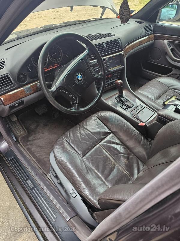 Brown BMW 7 Series 1995 in Riga, with an engine capacity of 4.00 L and mileage of 650 thousand km for 5500 €, photo 5 on AUTOMOTO.COM.LV
