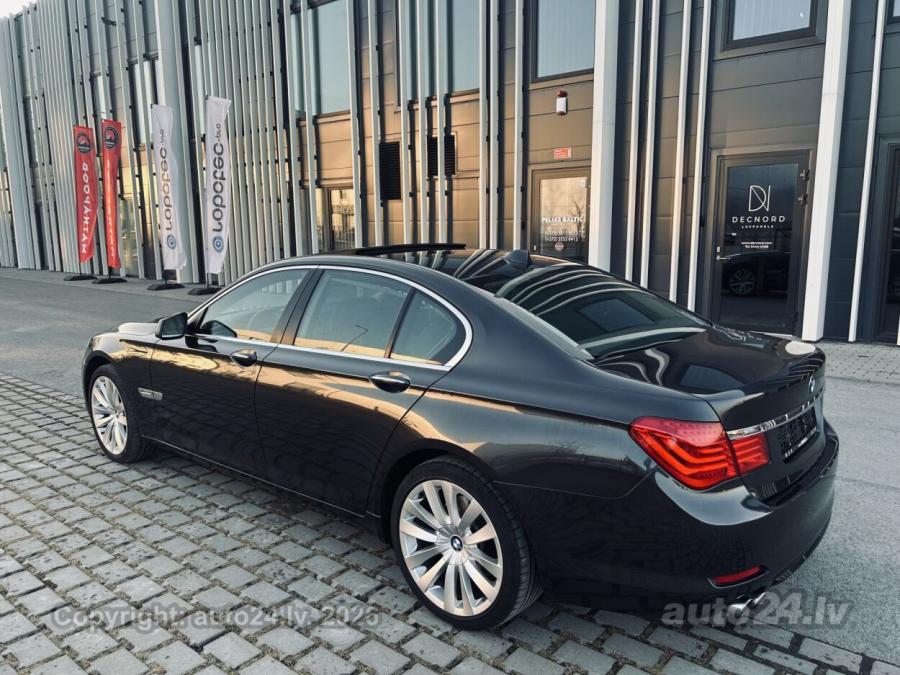Brūns BMW 7 Series 2009 Tallina, ar dzinēja tilpumu 3.00 L un nobraukumu 229 tūkst. km par 10640 €, foto 12 vietnē AUTOMOTO.COM.LV