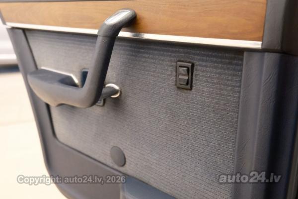 Pelēks BMW 7 Series 1982 Tallina, ar dzinēja tilpumu 2.80 L un nobraukumu 160 tūkst. km par 12000 €, foto 11 vietnē AUTOMOTO.COM.LV