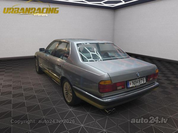 Pelēks BMW 7 Series 1987 Tallina, ar dzinēja tilpumu 3.00 L un nobraukumu 250 tūkst. km par 3499 €, foto 4 vietnē AUTOMOTO.COM.LV