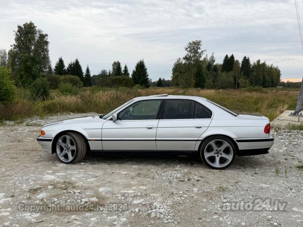 Pelēks BMW 7 Series 1999 Mustvē, ar dzinēja tilpumu 2.90 L un nobraukumu 320 tūkst. km par 2999 €, foto 5 vietnē AUTOMOTO.COM.LV