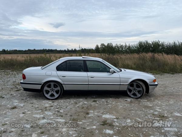 Pelēks BMW 7 Series 1999 Mustvē, ar dzinēja tilpumu 2.90 L un nobraukumu 320 tūkst. km par 2999 €, foto 4 vietnē AUTOMOTO.COM.LV