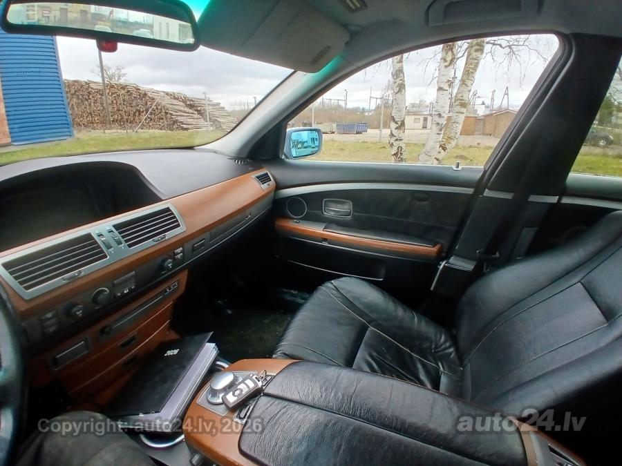 Pelēks BMW 7 Series 2003 Rakvere, ar dzinēja tilpumu 3.60 L un nobraukumu 352 tūkst. km par 2000 €, foto 12 vietnē AUTOMOTO.COM.LV