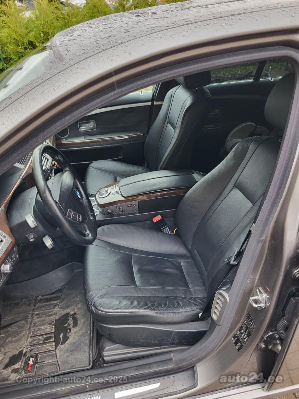 Pelēks BMW 7 Series 2005 Tallina, ar dzinēja tilpumu 3.00 L un nobraukumu 303 tūkst. km par 7500 €, foto 11 vietnē AUTOMOTO.COM.LV