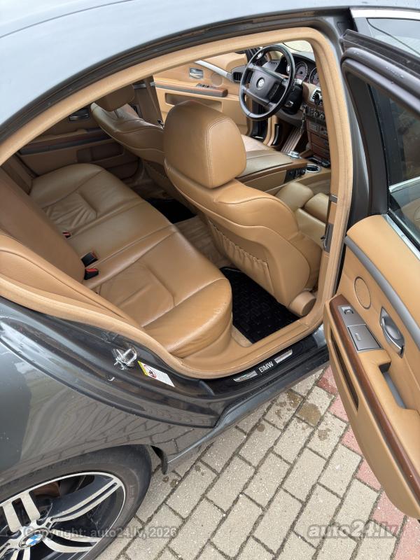 Pelēks BMW 7 Series 2005 Tallina, ar dzinēja tilpumu 3.00 L un nobraukumu 332 tūkst. km par 5700 €, foto 9 vietnē AUTOMOTO.COM.LV