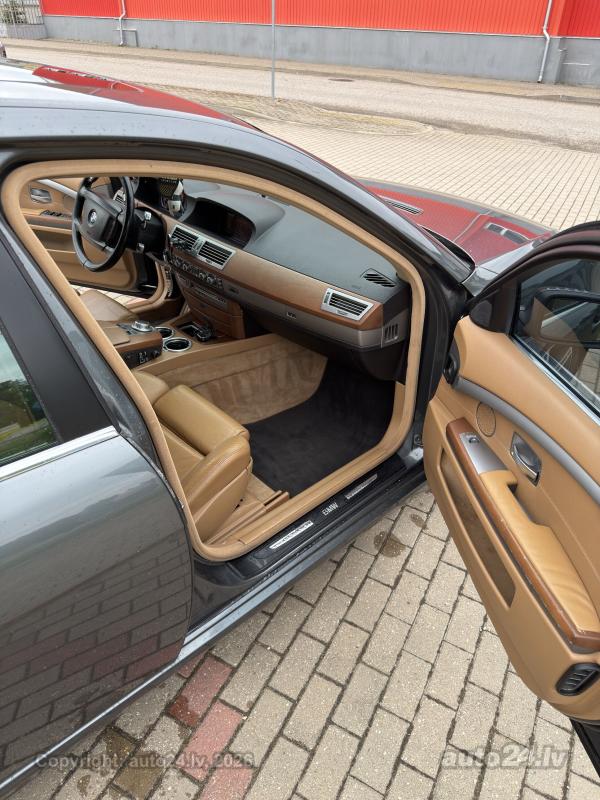 Pelēks BMW 7 Series 2005 Tallina, ar dzinēja tilpumu 3.00 L un nobraukumu 332 tūkst. km par 5700 €, foto 10 vietnē AUTOMOTO.COM.LV