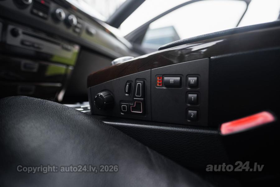 Grey BMW 7 Series 2005 in Tallinn, with an engine capacity of 3.00 L and mileage of 290 thousand km for 4990 €, photo 25 on AUTOMOTO.COM.LV