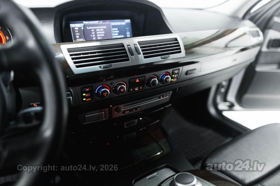 Pelēks BMW 7 Series 2006 Tallina, ar dzinēja tilpumu 3.00 L un nobraukumu 334 tūkst. km par 5500 €, foto 21 vietnē AUTOMOTO.COM.LV
