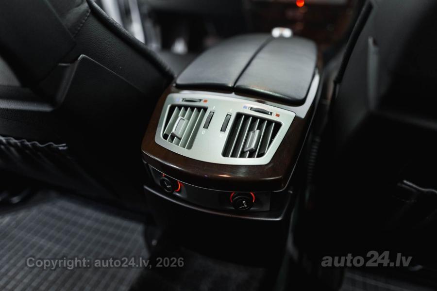 Pelēks BMW 7 Series 2006 Tallina, ar dzinēja tilpumu 3.00 L un nobraukumu 334 tūkst. km par 5500 €, foto 23 vietnē AUTOMOTO.COM.LV