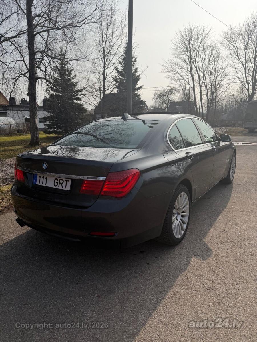 Grey BMW 7 Series 2009 in Parnu, with an engine capacity of 3.00 L and mileage of 294 thousand km for 10999 €, photo 4 on AUTOMOTO.COM.LV