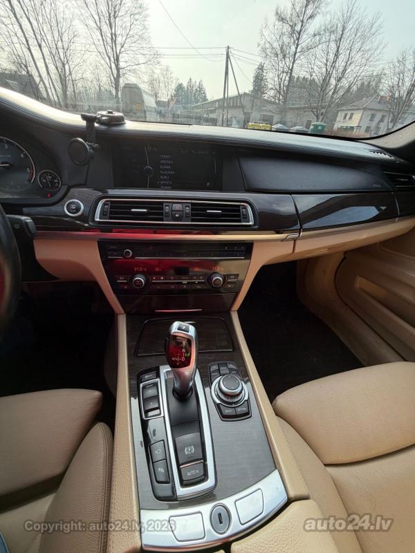 Pelēks BMW 7 Series 2009 Pērnava, ar dzinēja tilpumu 3.00 L un nobraukumu 294 tūkst. km par 10999 €, foto 7 vietnē AUTOMOTO.COM.LV