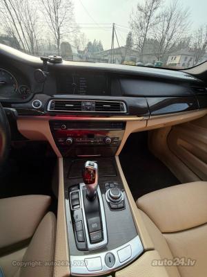 Grey BMW 7 Series 2009 in Parnu, with an engine capacity of 3.00 L and mileage of 294 thousand km for 10999 €, photo 7 on AUTOMOTO.COM.LV