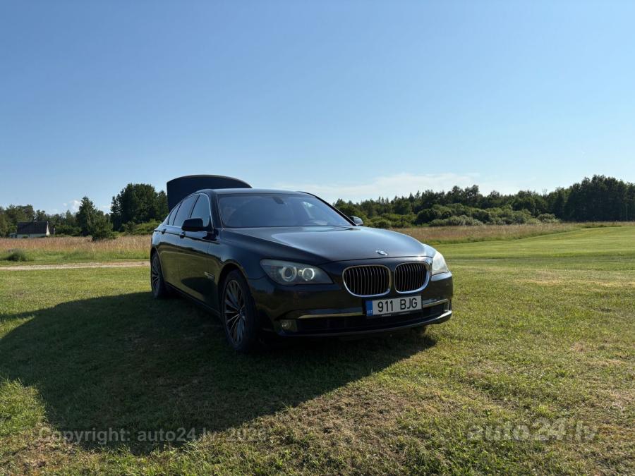 Grey BMW 7 Series 2009 in Narva, with an engine capacity of 3.00 L and mileage of 227 thousand km for 11500 €, photo 1 on AUTOMOTO.COM.LV