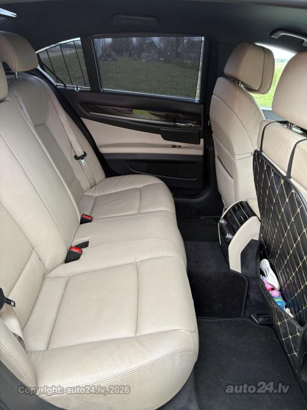 Grey BMW 7 Series 2009 in Narva, with an engine capacity of 3.00 L and mileage of 227 thousand km for 11500 €, photo 7 on AUTOMOTO.COM.LV