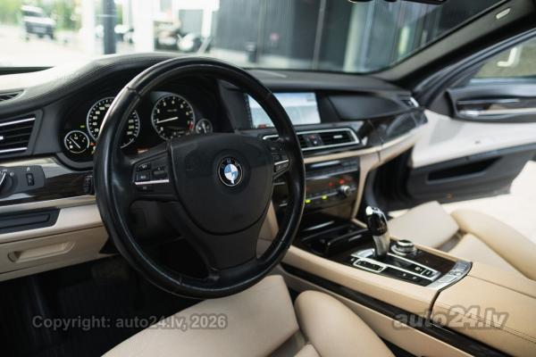 Pelēks BMW 7 Series 2009 Tallina, ar dzinēja tilpumu 3.00 L un nobraukumu 231 tūkst. km par 6900 €, foto 5 vietnē AUTOMOTO.COM.LV