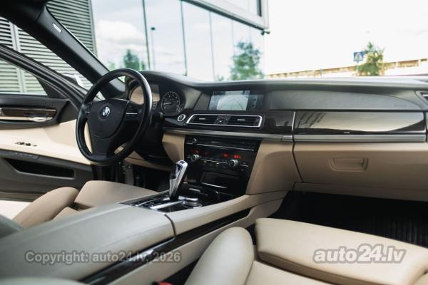 Pelēks BMW 7 Series 2009 Tallina, ar dzinēja tilpumu 3.00 L un nobraukumu 231 tūkst. km par 6900 €, foto 7 vietnē AUTOMOTO.COM.LV