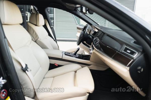 Pelēks BMW 7 Series 2009 Tallina, ar dzinēja tilpumu 3.00 L un nobraukumu 231 tūkst. km par 6900 €, foto 9 vietnē AUTOMOTO.COM.LV