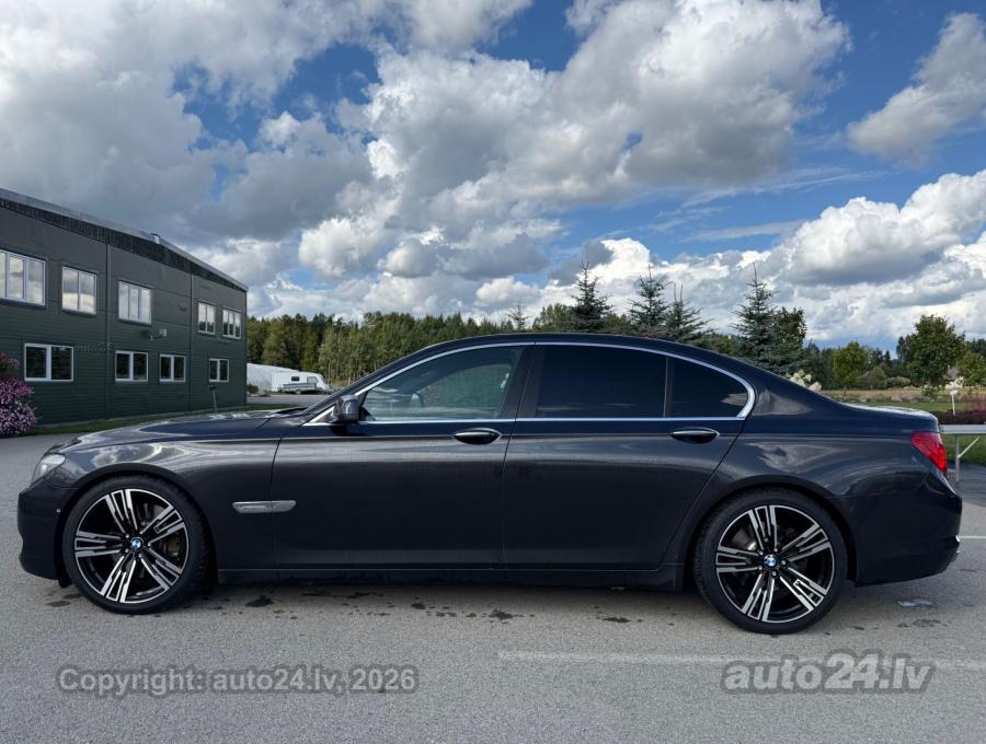 Pelēks BMW 7 Series 2009 Tallina, ar dzinēja tilpumu 3.00 L un nobraukumu 230 tūkst. km par 10000 €, foto 6 vietnē AUTOMOTO.COM.LV