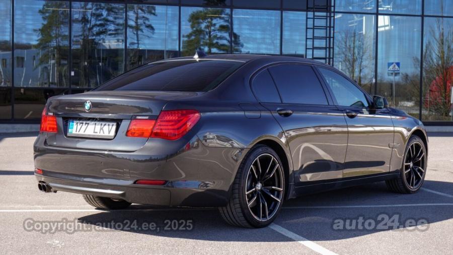Pelēks BMW 7 Series 2010 Tartu, ar dzinēja tilpumu 3.00 L un nobraukumu 331 tūkst. km par 11500 €, foto 4 vietnē AUTOMOTO.COM.LV