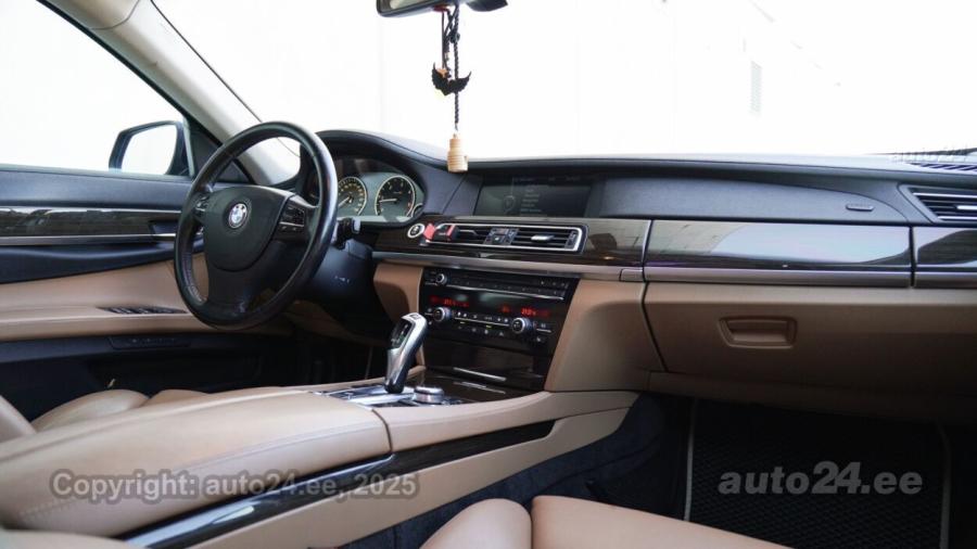 Pelēks BMW 7 Series 2010 Tartu, ar dzinēja tilpumu 3.00 L un nobraukumu 331 tūkst. km par 11500 €, foto 12 vietnē AUTOMOTO.COM.LV