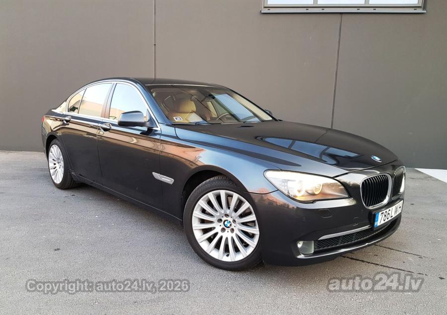 Pelēks BMW 7 Series 2010 Tallina, ar dzinēja tilpumu 3.00 L un nobraukumu 157 tūkst. km par 14999 €, foto 1 vietnē AUTOMOTO.COM.LV