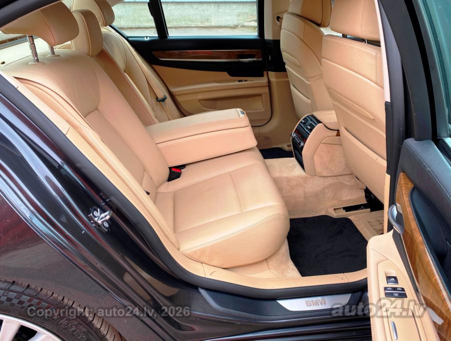 Pelēks BMW 7 Series 2010 Tallina, ar dzinēja tilpumu 3.00 L un nobraukumu 157 tūkst. km par 14999 €, foto 8 vietnē AUTOMOTO.COM.LV