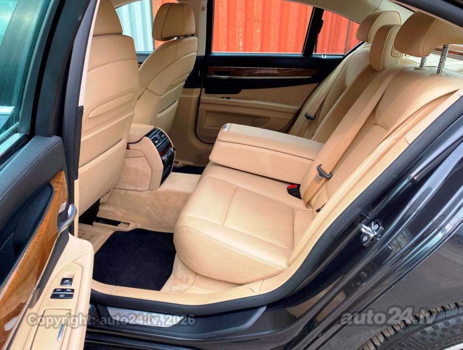 Pelēks BMW 7 Series 2010 Tallina, ar dzinēja tilpumu 3.00 L un nobraukumu 157 tūkst. km par 14999 €, foto 9 vietnē AUTOMOTO.COM.LV