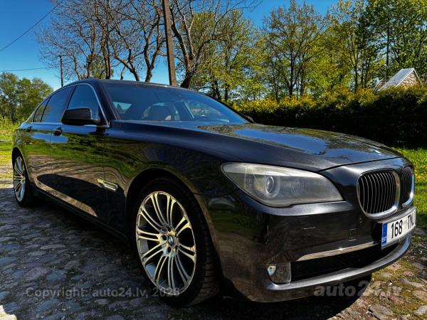 Pelēks BMW 7 Series 2010 Tallina, ar dzinēja tilpumu 3.00 L un nobraukumu 326 tūkst. km par 10600 €, foto 1 vietnē AUTOMOTO.COM.LV