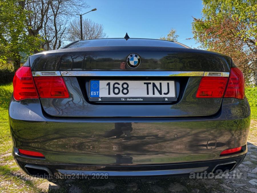 Grey BMW 7 Series 2010 in Tallinn, with an engine capacity of 3.00 L and mileage of 326 thousand km for 10600 €, photo 4 on AUTOMOTO.COM.LV