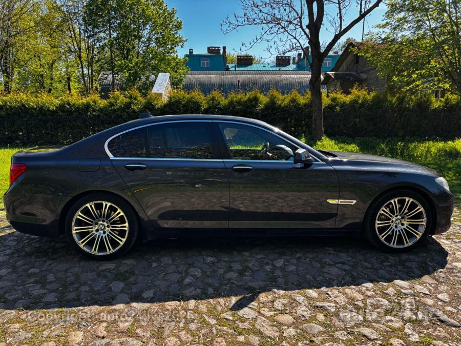 Grey BMW 7 Series 2010 in Tallinn, with an engine capacity of 3.00 L and mileage of 326 thousand km for 10600 €, photo 6 on AUTOMOTO.COM.LV