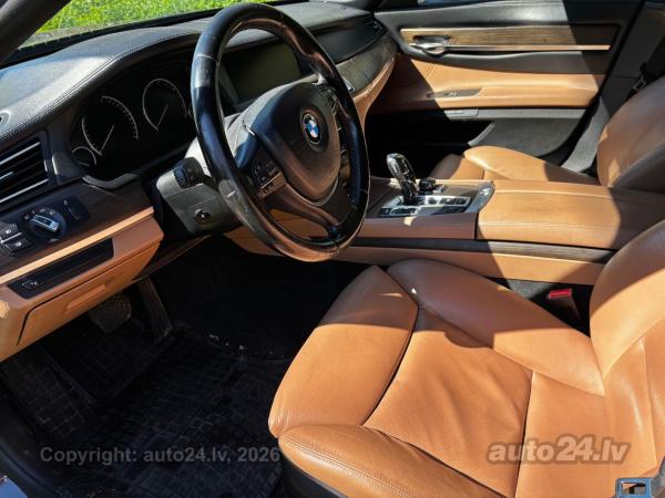 Pelēks BMW 7 Series 2010 Tallina, ar dzinēja tilpumu 3.00 L un nobraukumu 326 tūkst. km par 10600 €, foto 8 vietnē AUTOMOTO.COM.LV