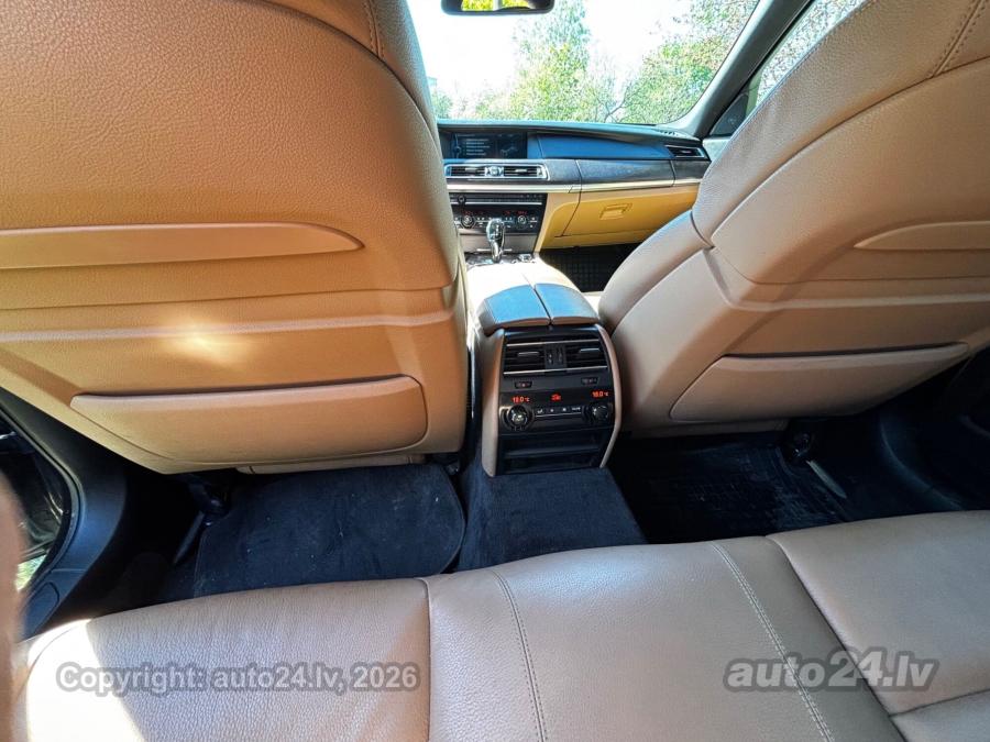 Grey BMW 7 Series 2010 in Tallinn, with an engine capacity of 3.00 L and mileage of 326 thousand km for 10600 €, photo 12 on AUTOMOTO.COM.LV