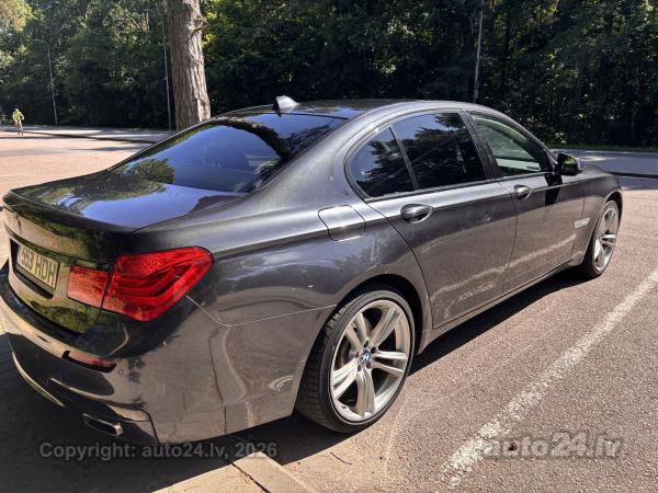 Pelēks BMW 7 Series 2010 Tallina, ar dzinēja tilpumu 3.00 L un nobraukumu 279 tūkst. km par 10900 €, foto 5 vietnē AUTOMOTO.COM.LV