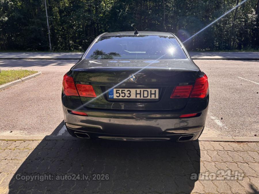 Pelēks BMW 7 Series 2010 Tallina, ar dzinēja tilpumu 3.00 L un nobraukumu 279 tūkst. km par 10900 €, foto 7 vietnē AUTOMOTO.COM.LV