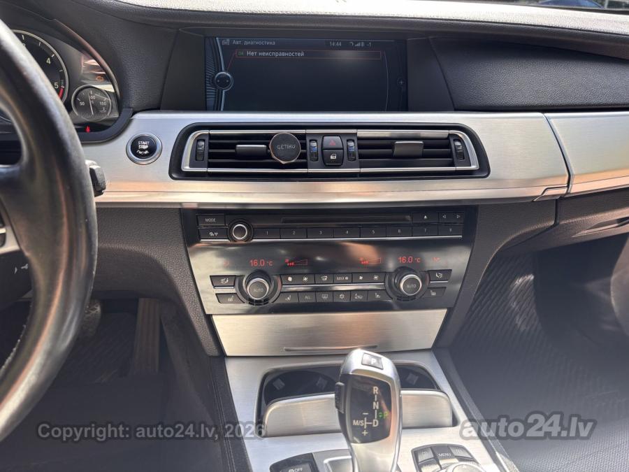 Pelēks BMW 7 Series 2010 Tallina, ar dzinēja tilpumu 3.00 L un nobraukumu 279 tūkst. km par 10900 €, foto 15 vietnē AUTOMOTO.COM.LV