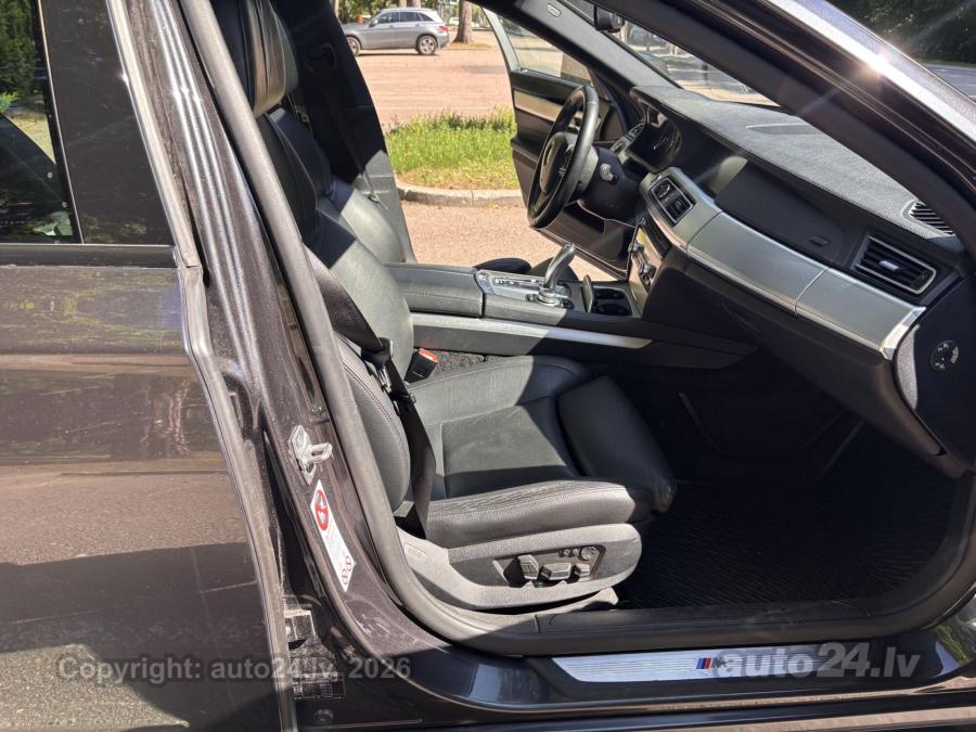 Pelēks BMW 7 Series 2010 Tallina, ar dzinēja tilpumu 3.00 L un nobraukumu 279 tūkst. km par 10900 €, foto 18 vietnē AUTOMOTO.COM.LV