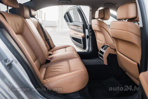 Pelēks BMW 7 Series 2011 Tallina, ar dzinēja tilpumu 3.00 L un nobraukumu 375 tūkst. km par 7999 €, foto 11 vietnē AUTOMOTO.COM.LV