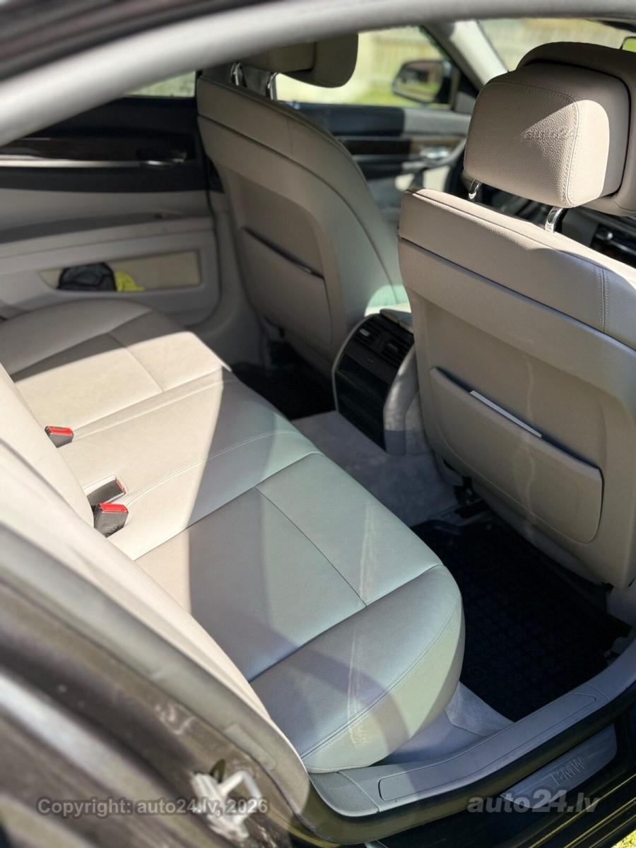 Pelēks BMW 7 Series 2011 Kohtla-Jerve, ar dzinēja tilpumu 3.00 L un nobraukumu 252 tūkst. km par 11699 €, foto 8 vietnē AUTOMOTO.COM.LV