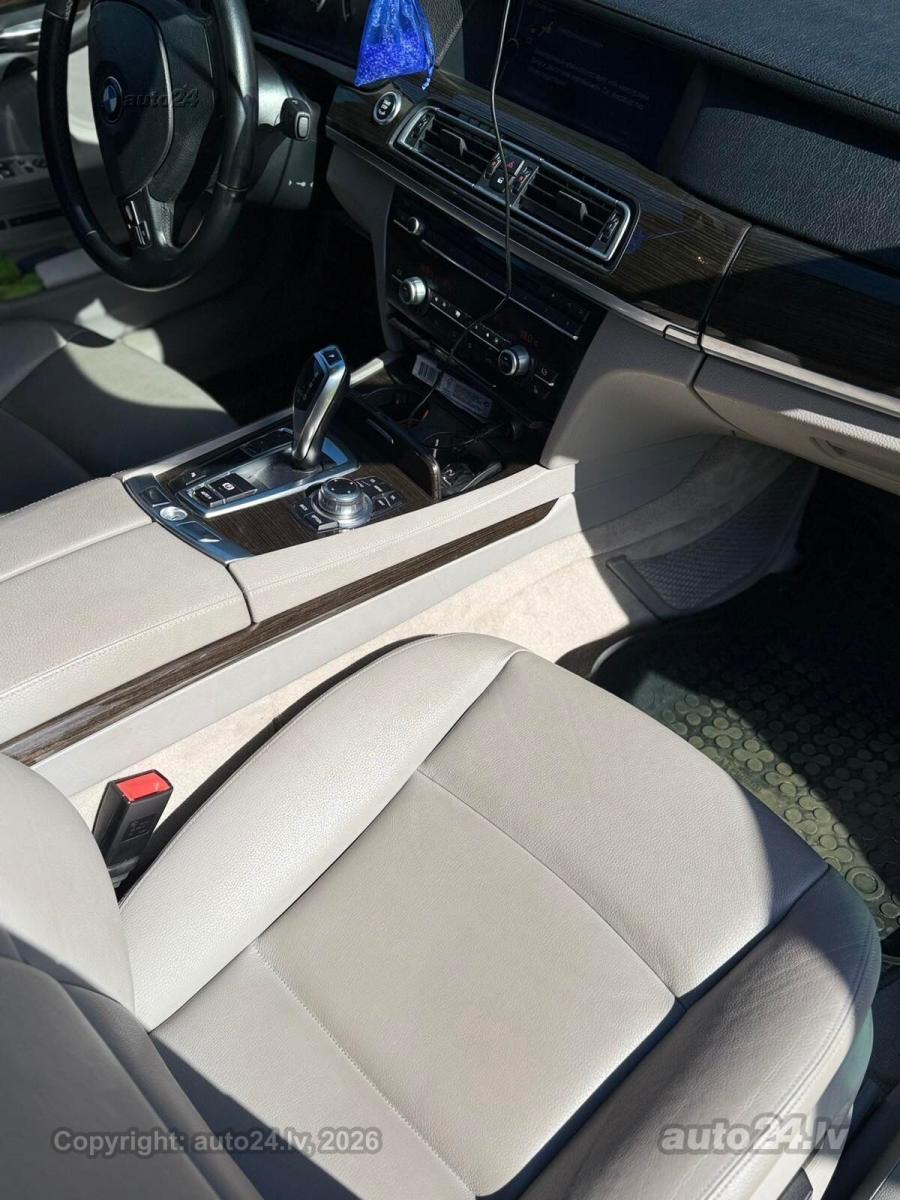 Pelēks BMW 7 Series 2011 Kohtla-Jerve, ar dzinēja tilpumu 3.00 L un nobraukumu 252 tūkst. km par 11699 €, foto 13 vietnē AUTOMOTO.COM.LV