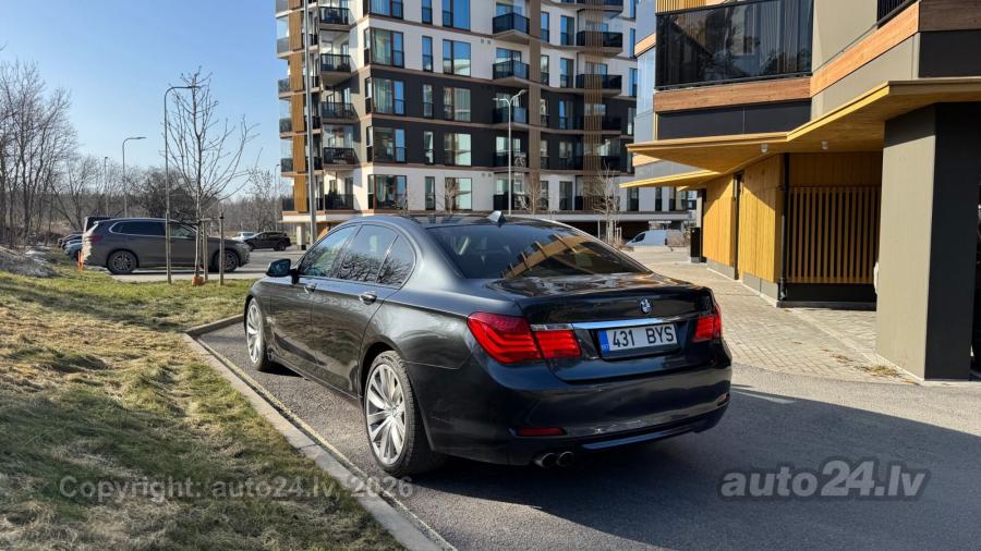 Grey BMW 7 Series 2011 in Tallinn, with an engine capacity of 3.00 L and mileage of 389 thousand km for 6900 €, photo 4 on AUTOMOTO.COM.LV