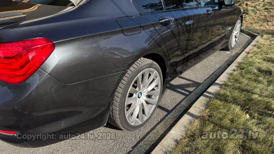 Grey BMW 7 Series 2011 in Tallinn, with an engine capacity of 3.00 L and mileage of 389 thousand km for 6900 €, photo 5 on AUTOMOTO.COM.LV